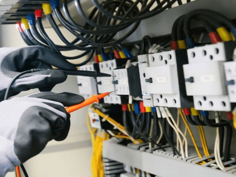 CCTV Coverage for Worker Safety: GCC Employer's Compliance Guide
